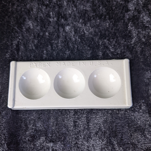 Pyrex | Office | Corning Pyrex 3 Well Lab Spot Plate | Poshmark